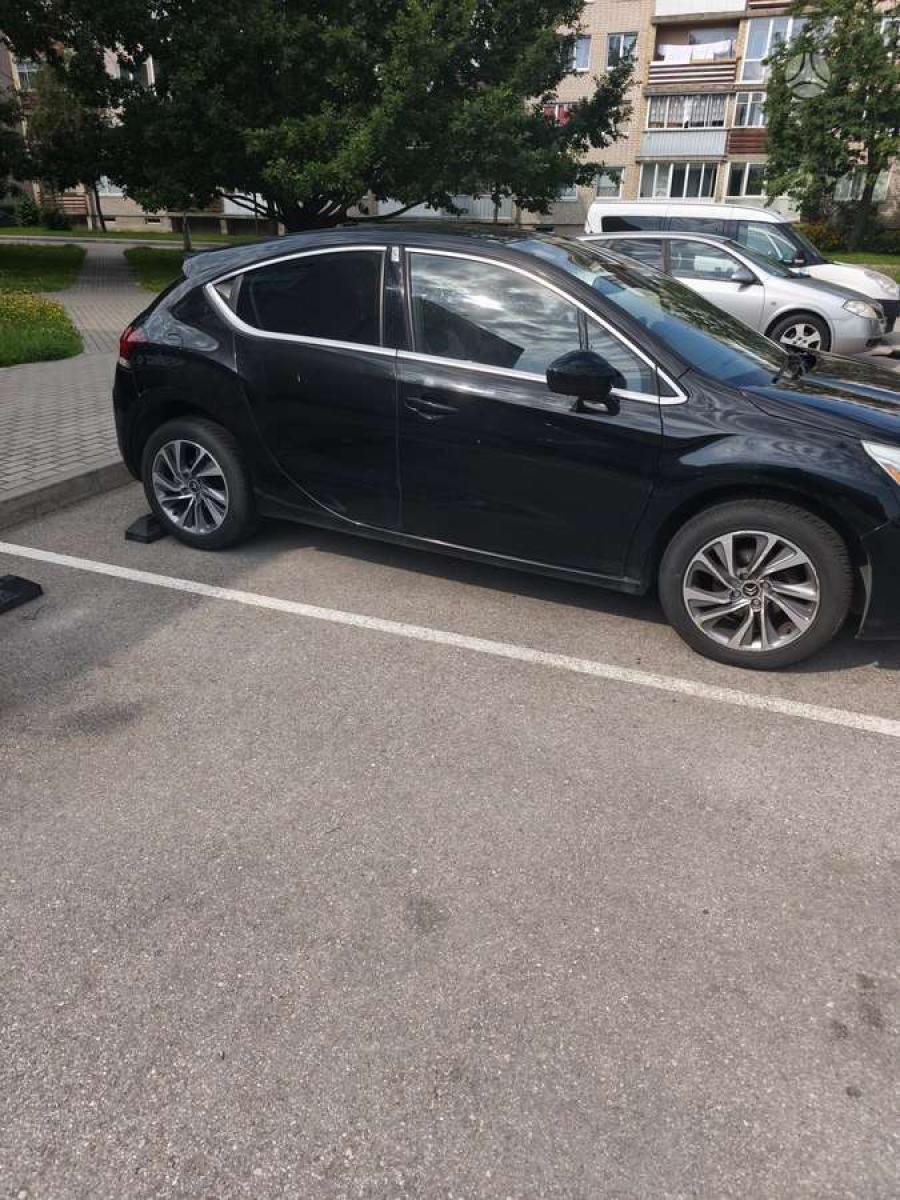 Black Citroen DS4 2011 in Marijampole, with an engine capacity of 1.56 L and mileage of 220 thousand km for 4700 €, photo 4 on AUTOMOTO.COM.LV