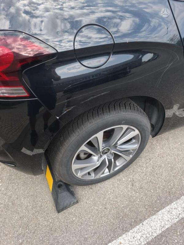Melns Citroen DS4 2011 Marijampole, ar dzinēja tilpumu 1.56 L un nobraukumu 220 tūkst. km par 4700 €, foto 5 vietnē AUTOMOTO.COM.LV