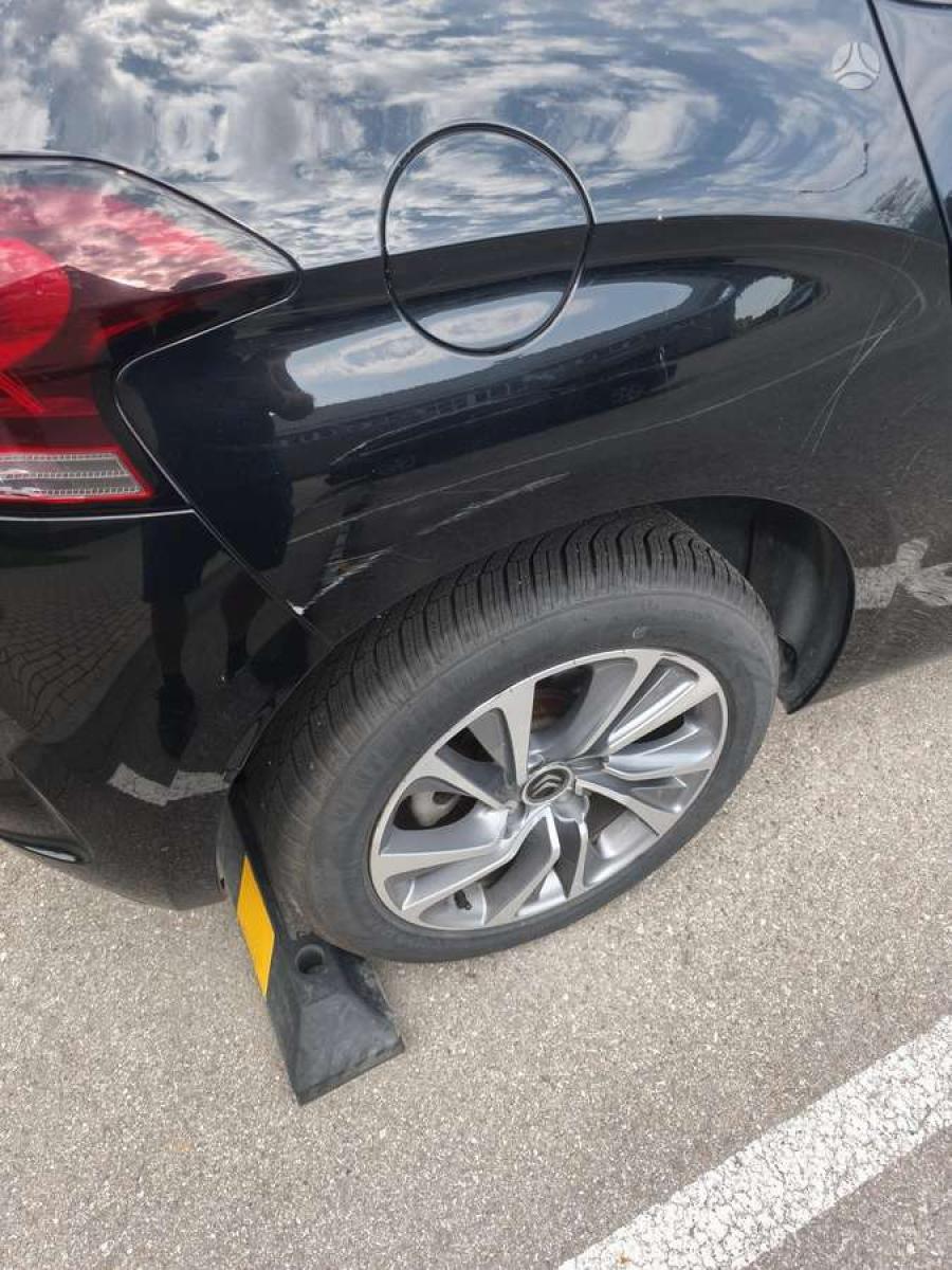 Black Citroen DS4 2011 in Marijampole, with an engine capacity of 1.56 L and mileage of 220 thousand km for 4700 €, photo 6 on AUTOMOTO.COM.LV