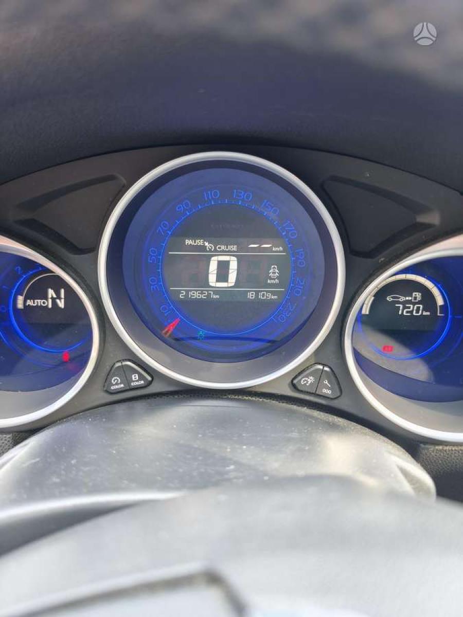 Black Citroen DS4 2011 in Marijampole, with an engine capacity of 1.56 L and mileage of 220 thousand km for 4700 €, photo 9 on AUTOMOTO.COM.LV