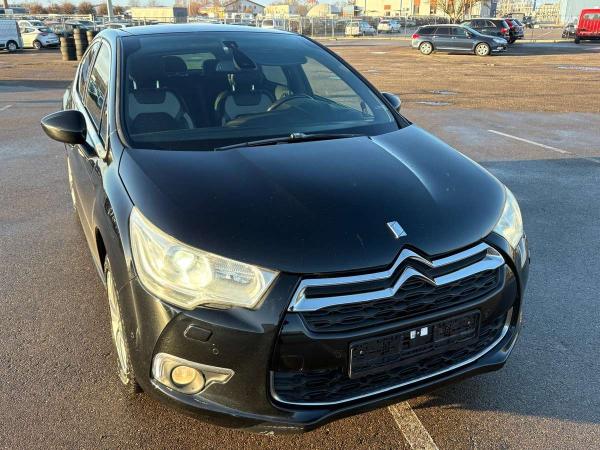 Black Citroen DS4 2012 in Marijampole, with an engine capacity of 1.56 L and mileage of 192 thousand km for 4100 €, photo 4 on AUTOMOTO.COM.LV