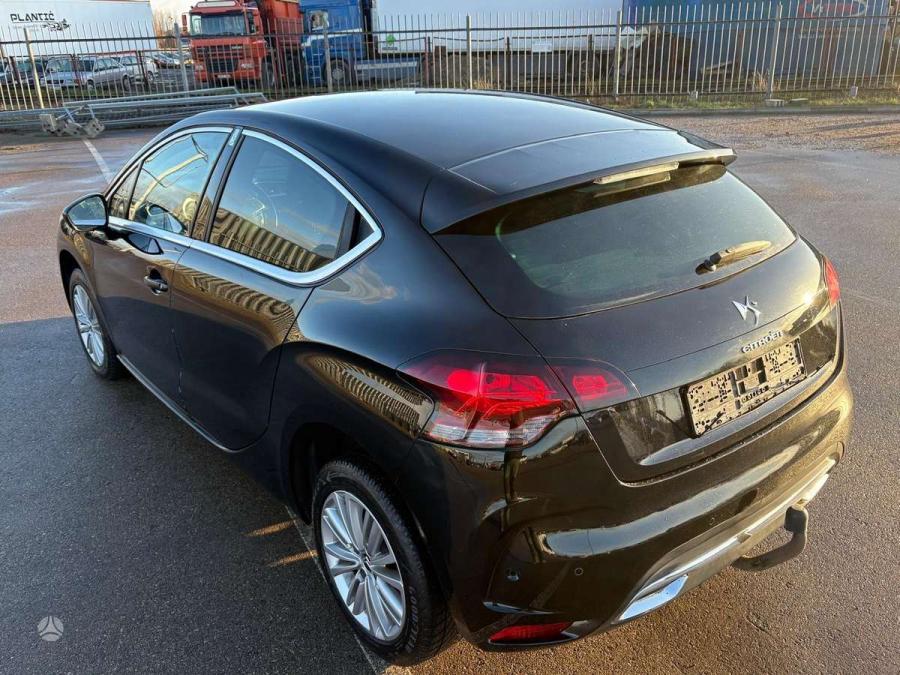 Melns Citroen DS4 2012 Marijampole, ar dzinēja tilpumu 1.56 L un nobraukumu 192 tūkst. km par 4100 €, foto 10 vietnē AUTOMOTO.COM.LV