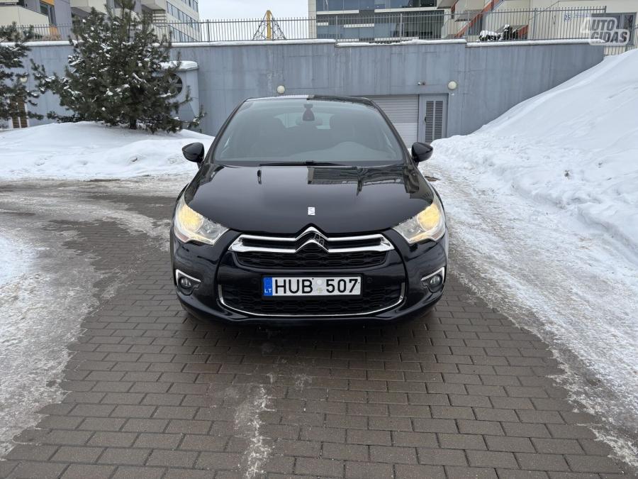 Melns Citroen DS4 2012 Viļņa, ar dzinēja tilpumu 2.00 L un nobraukumu 267 tūkst. km par 3750 €, foto 2 vietnē AUTOMOTO.COM.LV