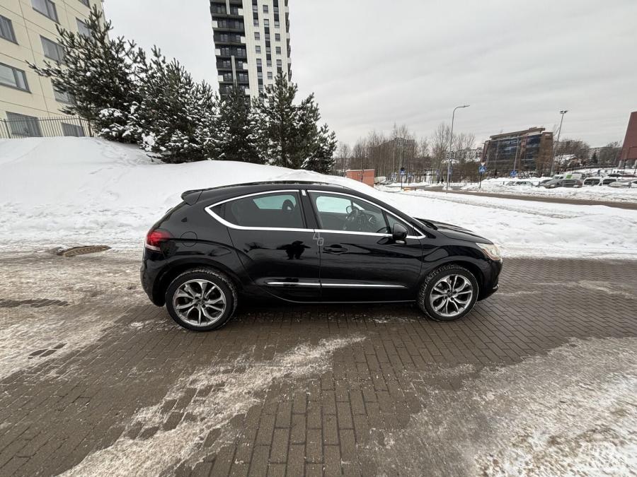 Melns Citroen DS4 2012 Viļņa, ar dzinēja tilpumu 2.00 L un nobraukumu 267 tūkst. km par 3750 €, foto 4 vietnē AUTOMOTO.COM.LV