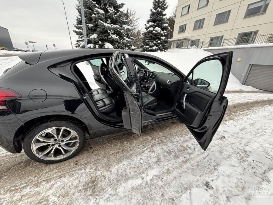 Melns Citroen DS4 2012 Viļņa, ar dzinēja tilpumu 2.00 L un nobraukumu 267 tūkst. km par 3750 €, foto 13 vietnē AUTOMOTO.COM.LV