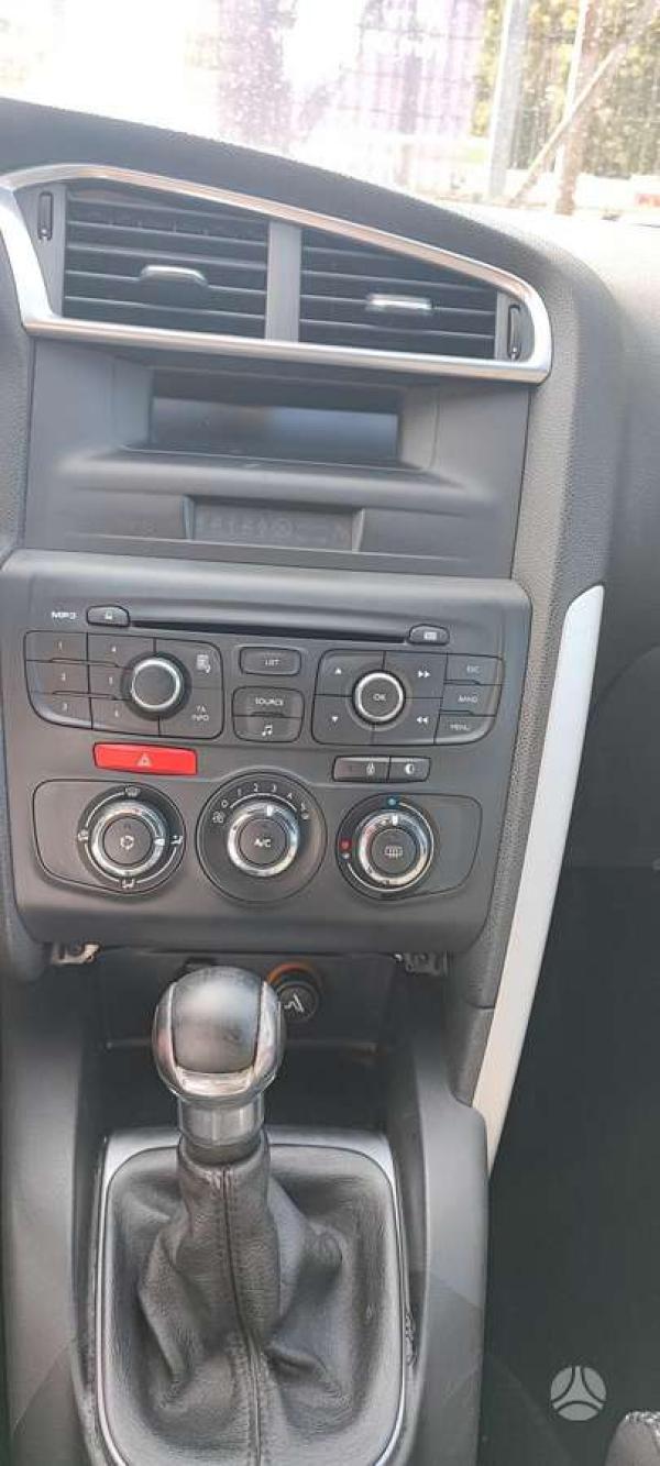 Melns Citroen DS4 2012 Tauragė, ar dzinēja tilpumu 1.60 L un nobraukumu 166 tūkst. km par 3700 €, foto 9 vietnē AUTOMOTO.COM.LV