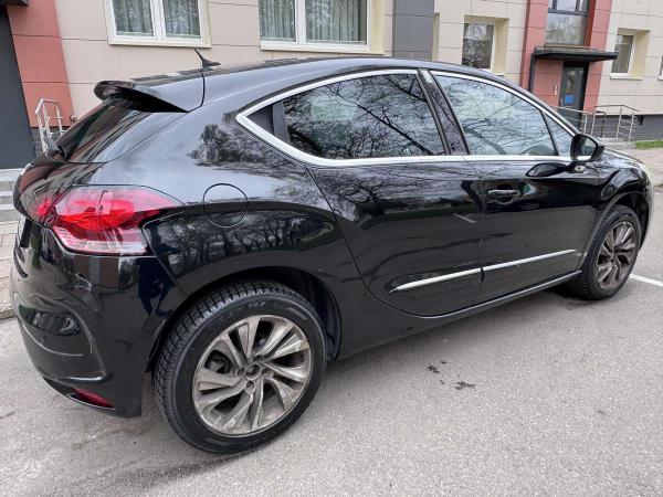 Black Citroen DS4 2012 in Klaipeda, with an engine capacity of 1.56 L and mileage of 280 thousand km for 3650 €, photo 4 on AUTOMOTO.COM.LV