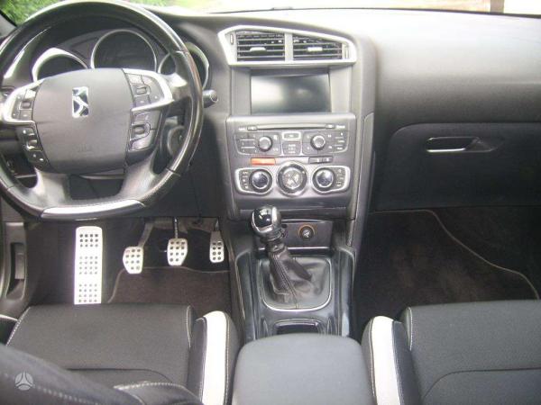 Melns Citroen DS4 2013 Panevēža, ar dzinēja tilpumu 1.60 L un nobraukumu 275 tūkst. km par 4250 €, foto 9 vietnē AUTOMOTO.COM.LV