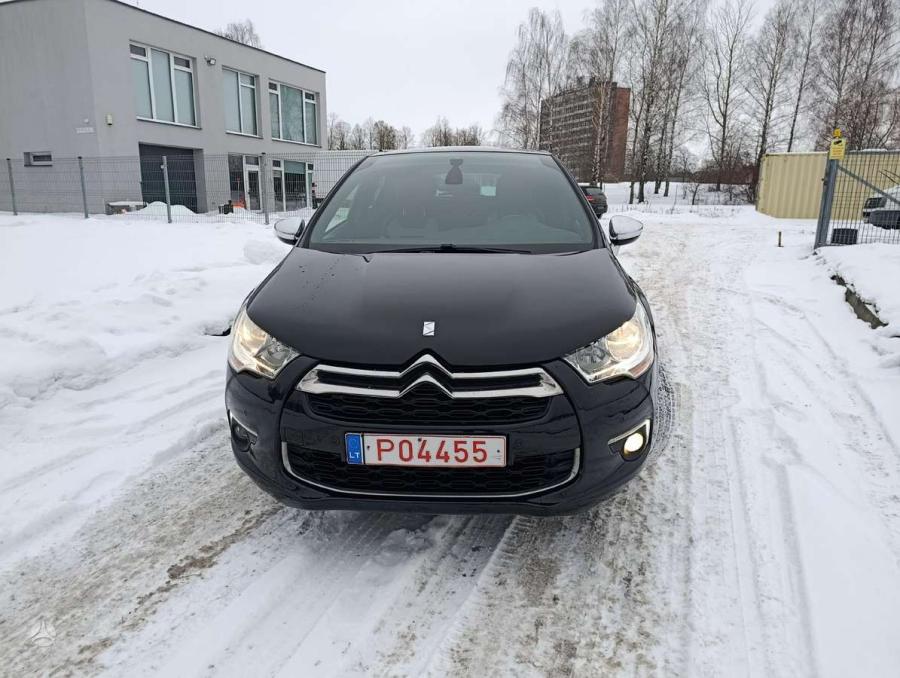 Black Citroen DS4 2015 in Alytus, with an engine capacity of 1.20 L and mileage of 169 thousand km for 4900 €, photo 2 on AUTOMOTO.COM.LV