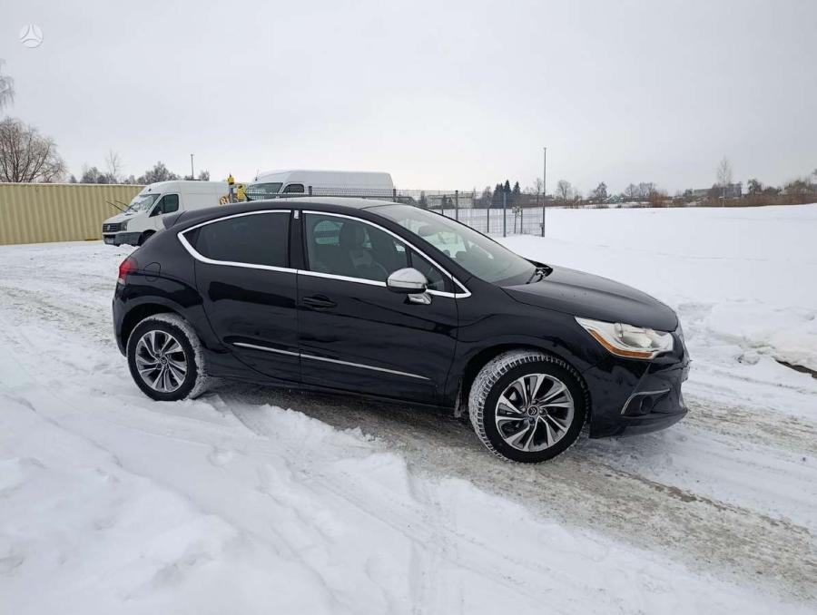 Black Citroen DS4 2015 in Alytus, with an engine capacity of 1.20 L and mileage of 169 thousand km for 4900 €, photo 4 on AUTOMOTO.COM.LV