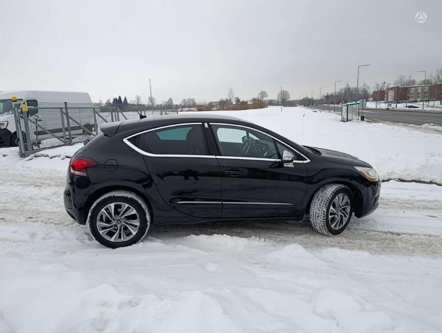 Black Citroen DS4 2015 in Alytus, with an engine capacity of 1.20 L and mileage of 169 thousand km for 4900 €, photo 5 on AUTOMOTO.COM.LV