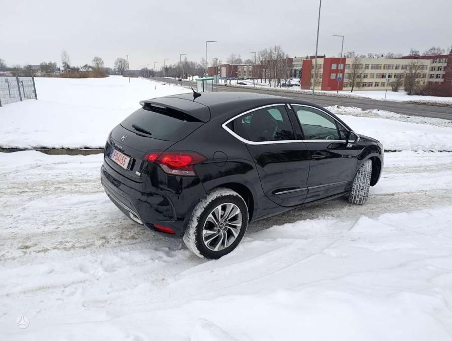 Black Citroen DS4 2015 in Alytus, with an engine capacity of 1.20 L and mileage of 169 thousand km for 4900 €, photo 6 on AUTOMOTO.COM.LV
