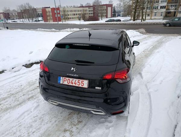 Black Citroen DS4 2015 in Alytus, with an engine capacity of 1.20 L and mileage of 169 thousand km for 4900 €, photo 7 on AUTOMOTO.COM.LV