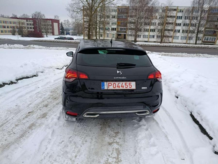 Black Citroen DS4 2015 in Alytus, with an engine capacity of 1.20 L and mileage of 169 thousand km for 4900 €, photo 8 on AUTOMOTO.COM.LV