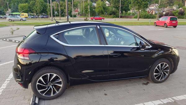 Black Citroen DS4 2016 in Kaunas, with an engine capacity of 1.60 L and mileage of 153 thousand km for 7490 €, photo 2 on AUTOMOTO.COM.LV