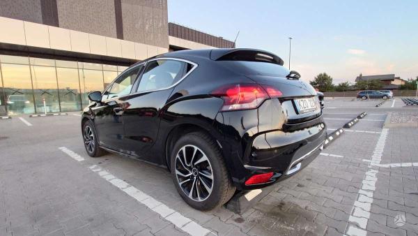 Black Citroen DS4 2016 in Kaunas, with an engine capacity of 1.60 L and mileage of 153 thousand km for 7490 €, photo 6 on AUTOMOTO.COM.LV