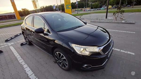 Black Citroen DS4 2016 in Kaunas, with an engine capacity of 1.60 L and mileage of 153 thousand km for 7490 €, photo 10 on AUTOMOTO.COM.LV