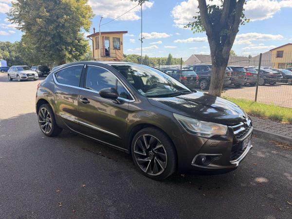 Brūns Citroen DS4 2011 Tauragė, ar dzinēja tilpumu 1.60 L un nobraukumu 114 tūkst. km par 3350 €, foto 2 vietnē AUTOMOTO.COM.LV