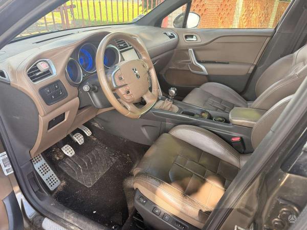 Brūns Citroen DS4 2011 Tauragė, ar dzinēja tilpumu 1.60 L un nobraukumu 114 tūkst. km par 3350 €, foto 7 vietnē AUTOMOTO.COM.LV