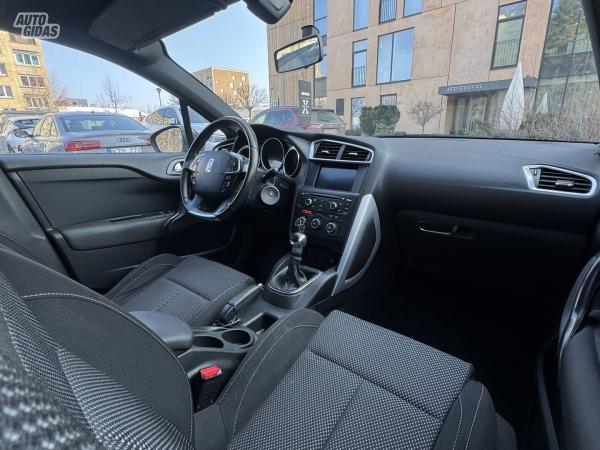 Brown Citroen DS4 2012 in Vilnius, with an engine capacity of 1.60 L and mileage of 181 thousand km for 2750 €, photo 7 on AUTOMOTO.COM.LV