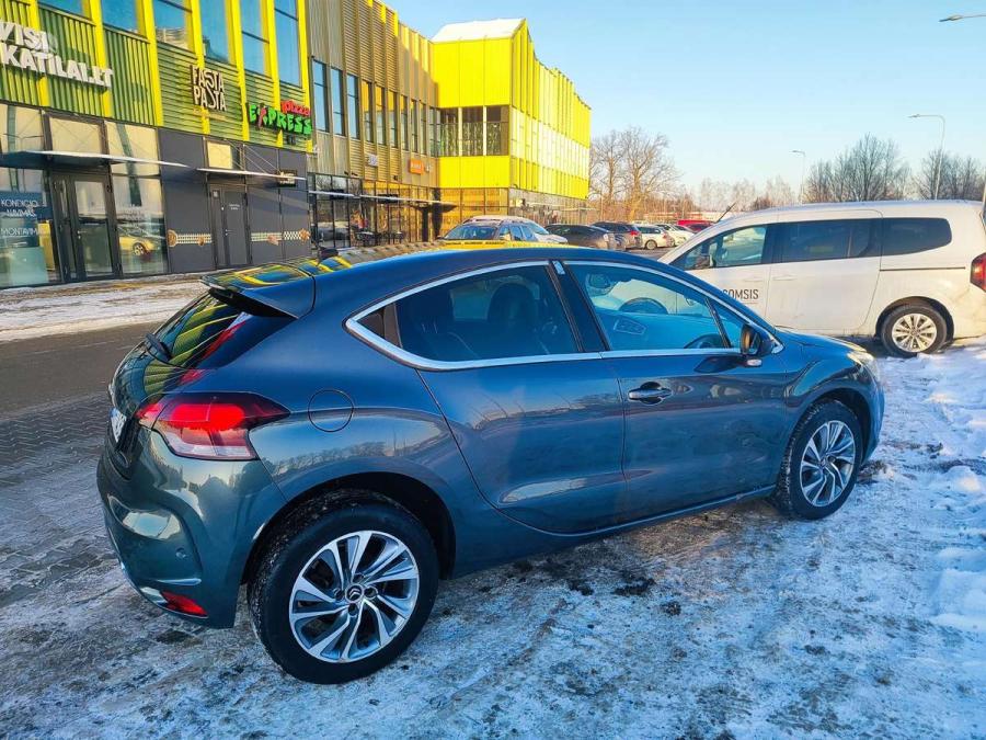Grey Citroen DS4 2011 in Vilnius, with an engine capacity of 1.56 L and mileage of 234 thousand km for 4600 €, photo 1 on AUTOMOTO.COM.LV
