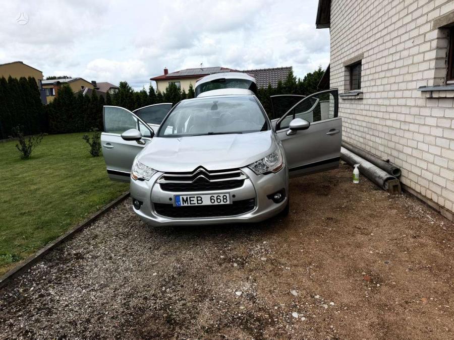 Pelēks Citroen DS4 2011 Kauņa, ar dzinēja tilpumu 1.56 L un nobraukumu 244 tūkst. km par 3000 €, foto 14 vietnē AUTOMOTO.COM.LV