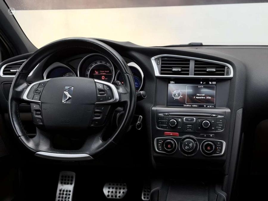 Grey Citroen DS4 2011 in Vilnius, with an engine capacity of 1.56 L and mileage of 145 thousand km for 3999 €, photo 17 on AUTOMOTO.COM.LV