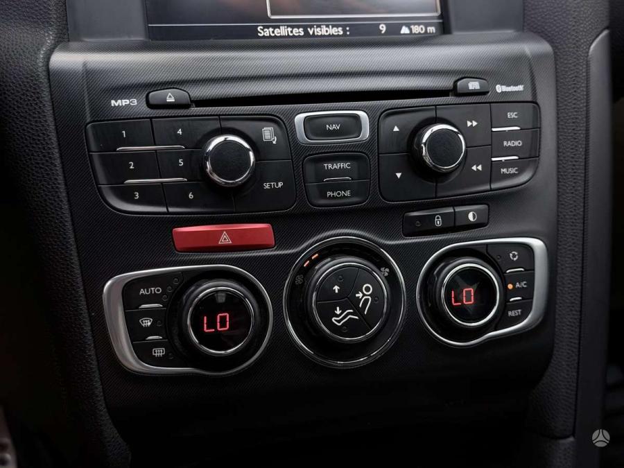 Grey Citroen DS4 2011 in Vilnius, with an engine capacity of 1.56 L and mileage of 145 thousand km for 3999 €, photo 24 on AUTOMOTO.COM.LV