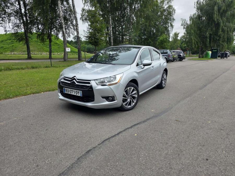 Grey Citroen DS4 2011 in Taurage, with an engine capacity of 1.56 L and mileage of 200 thousand km for 3999 €, photo 1 on AUTOMOTO.COM.LV