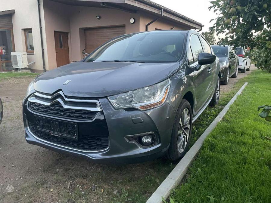 Grey Citroen DS4 2012 in Sakiai, with an engine capacity of 1.56 L and mileage of 251 thousand km for 2650 €, photo 1 on AUTOMOTO.COM.LV