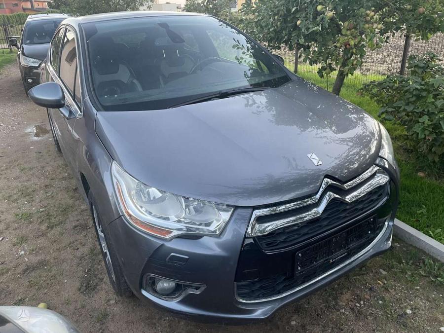 Grey Citroen DS4 2012 in Sakiai, with an engine capacity of 1.56 L and mileage of 251 thousand km for 2650 €, photo 5 on AUTOMOTO.COM.LV