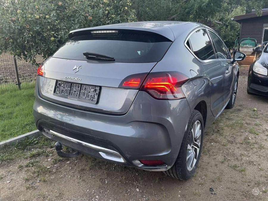 Grey Citroen DS4 2012 in Sakiai, with an engine capacity of 1.56 L and mileage of 251 thousand km for 2650 €, photo 6 on AUTOMOTO.COM.LV