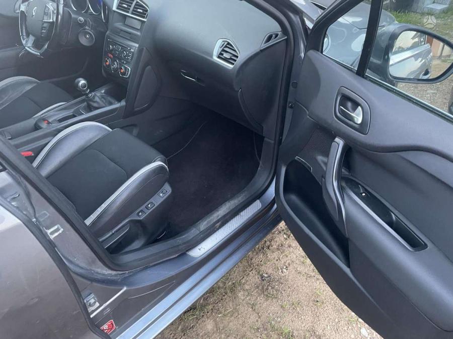 Grey Citroen DS4 2012 in Sakiai, with an engine capacity of 1.56 L and mileage of 251 thousand km for 2650 €, photo 13 on AUTOMOTO.COM.LV