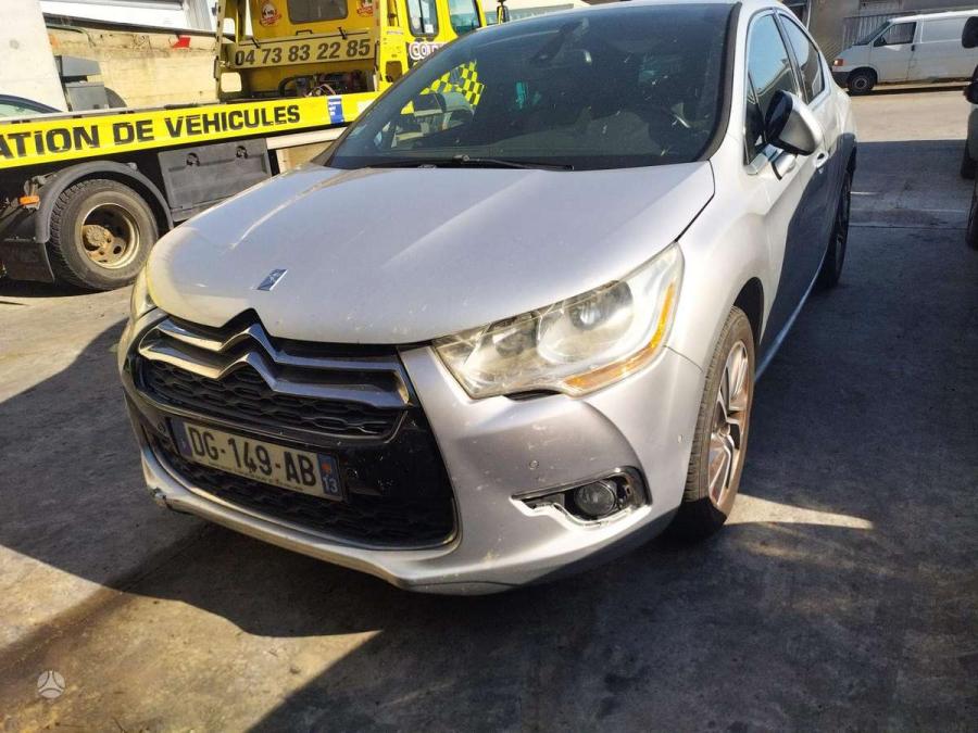 Grey Citroen DS4 2013 in Taurage, with an engine capacity of 1.56 L and mileage of 193 thousand km for 3300 €, photo 1 on AUTOMOTO.COM.LV