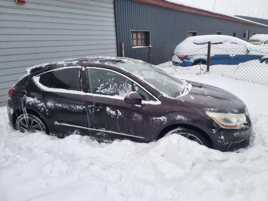 Grey Citroen DS4 2014 in Taurage, with an engine capacity of 2.00 L and mileage of 180 thousand km for 2150 €, photo 5 on AUTOMOTO.COM.LV