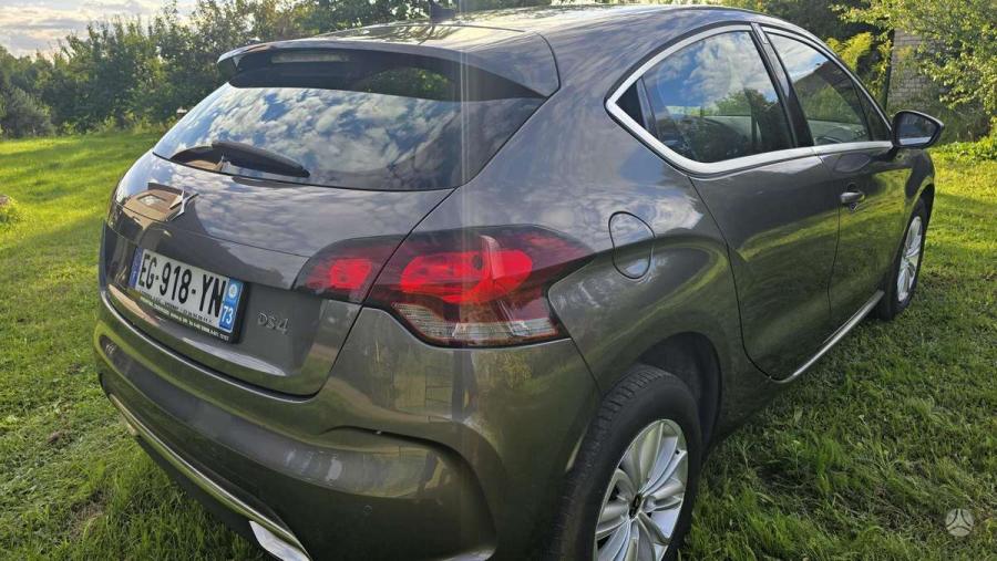 Grey Citroen DS4 2016 in Kaunas, with an engine capacity of 1.56 L and mileage of 189 thousand km for 6900 €, photo 8 on AUTOMOTO.COM.LV