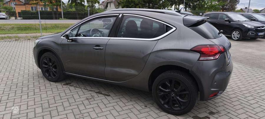 Grey Citroen DS4 2017 in Taurage, with an engine capacity of 1.20 L and mileage of 150 thousand km for 5200 €, photo 3 on AUTOMOTO.COM.LV