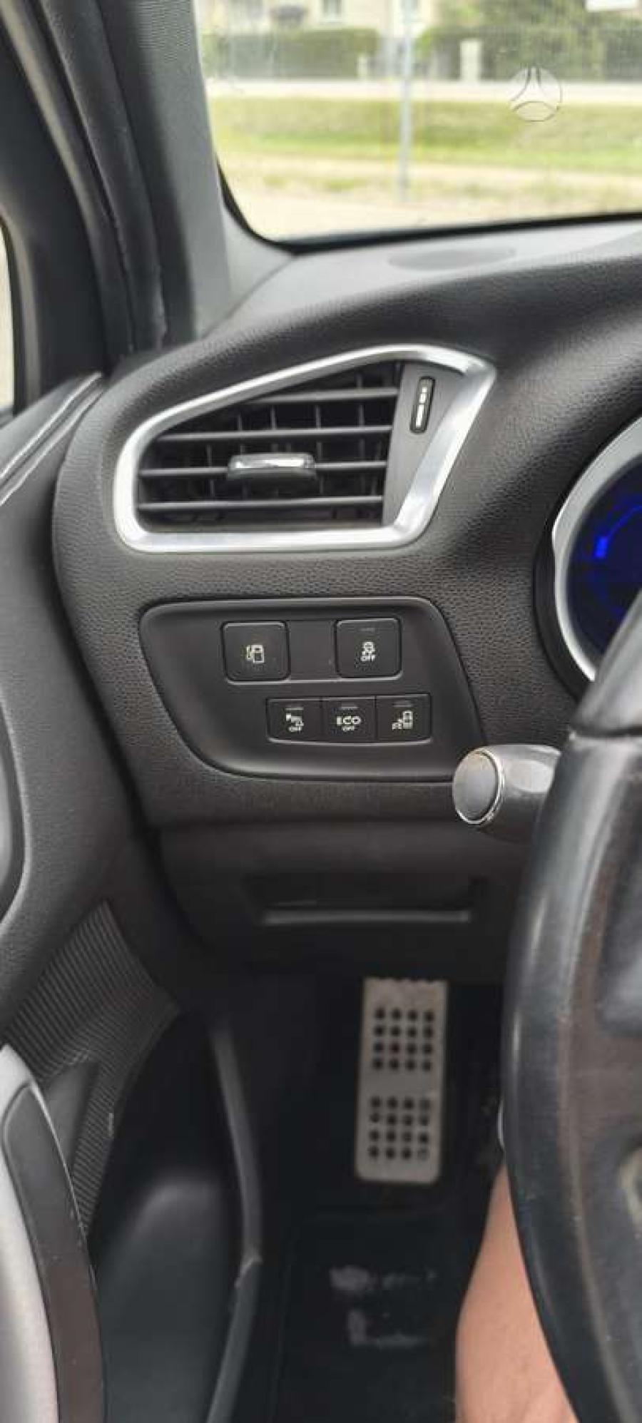 Grey Citroen DS4 2017 in Taurage, with an engine capacity of 1.20 L and mileage of 150 thousand km for 5200 €, photo 18 on AUTOMOTO.COM.LV