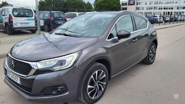 Grey Citroen DS4 2017 in Taurage, with an engine capacity of 1.20 L and mileage of 108 thousand km for 5999 €, photo 2 on AUTOMOTO.COM.LV