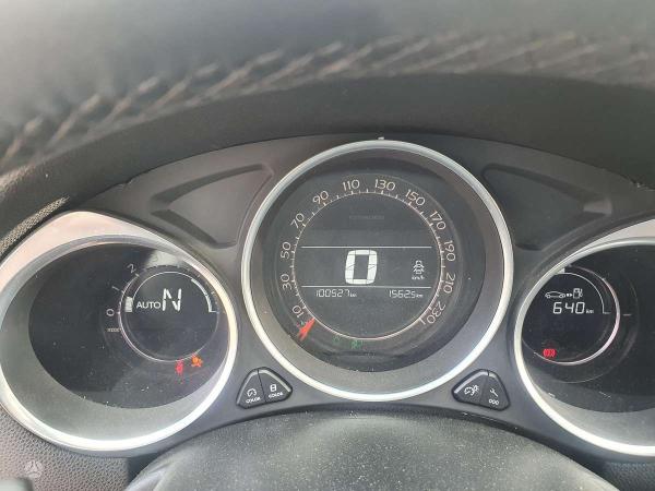 Pelēks Citroen DS4 2011 Viļņa, ar dzinēja tilpumu 1.60 L un nobraukumu 100 tūkst. km par 1250 €, foto 2 vietnē AUTOMOTO.COM.LV