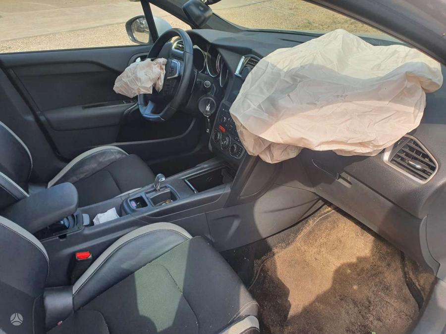 Pelēks Citroen DS4 2011 Viļņa, ar dzinēja tilpumu 1.60 L un nobraukumu 100 tūkst. km par 1250 €, foto 10 vietnē AUTOMOTO.COM.LV
