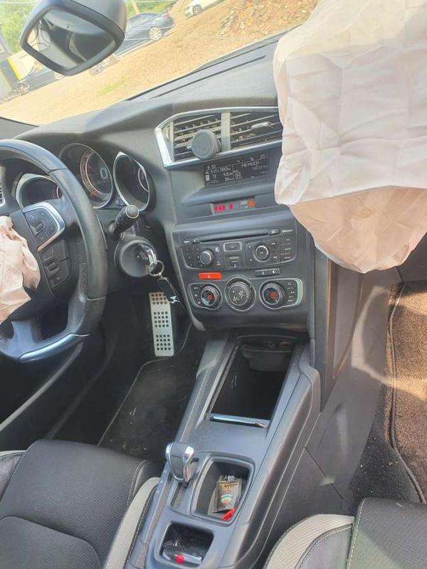 Pelēks Citroen DS4 2011 Viļņa, ar dzinēja tilpumu 1.60 L un nobraukumu 100 tūkst. km par 1250 €, foto 10 vietnē AUTOMOTO.COM.LV