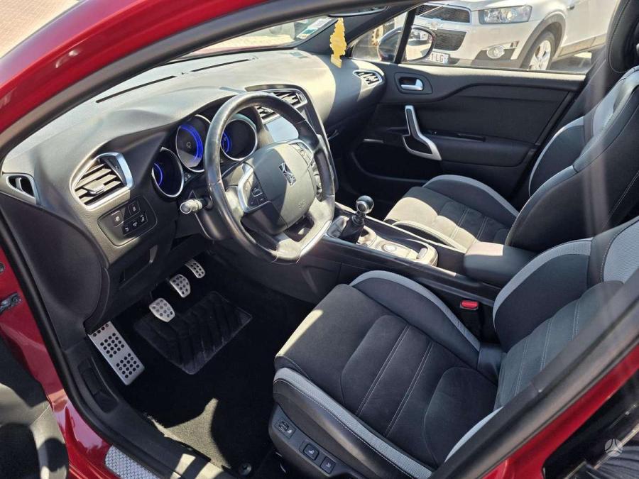 Red Citroen DS4 2015 in Taurage, with an engine capacity of 1.56 L and mileage of 55 thousand km for 6700 €, photo 8 on AUTOMOTO.COM.LV