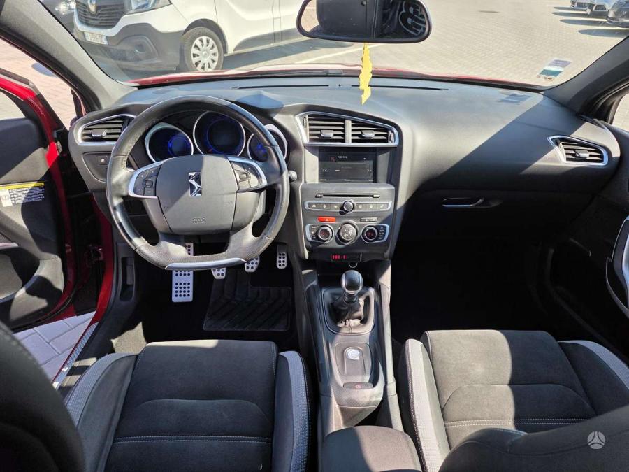 Red Citroen DS4 2015 in Taurage, with an engine capacity of 1.56 L and mileage of 55 thousand km for 6700 €, photo 9 on AUTOMOTO.COM.LV