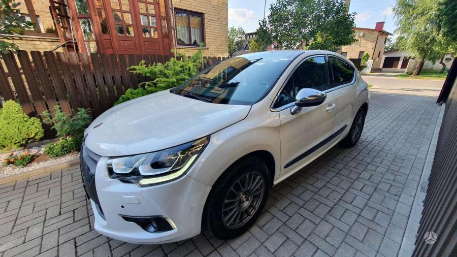 Balts Citroen DS4 2011 Panevēža, ar dzinēja tilpumu 1.60 L un nobraukumu 127 tūkst. km par 3700 €, foto 1 vietnē AUTOMOTO.COM.LV
