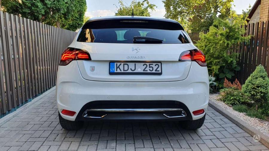 Balts Citroen DS4 2011 Panevēža, ar dzinēja tilpumu 1.60 L un nobraukumu 127 tūkst. km par 3700 €, foto 2 vietnē AUTOMOTO.COM.LV
