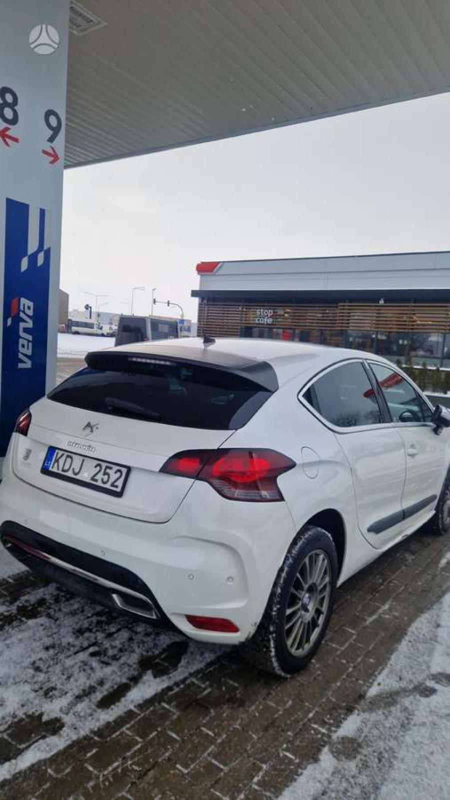 Balts Citroen DS4 2011 Panevēža, ar dzinēja tilpumu 1.60 L un nobraukumu 127 tūkst. km par 3700 €, foto 11 vietnē AUTOMOTO.COM.LV