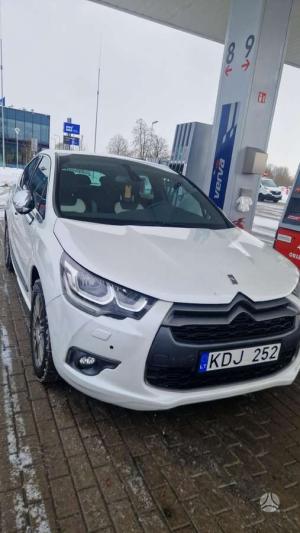 Balts Citroen DS4 2011 Panevēža, ar dzinēja tilpumu 1.60 L un nobraukumu 127 tūkst. km par 3700 €, foto 12 vietnē AUTOMOTO.COM.LV