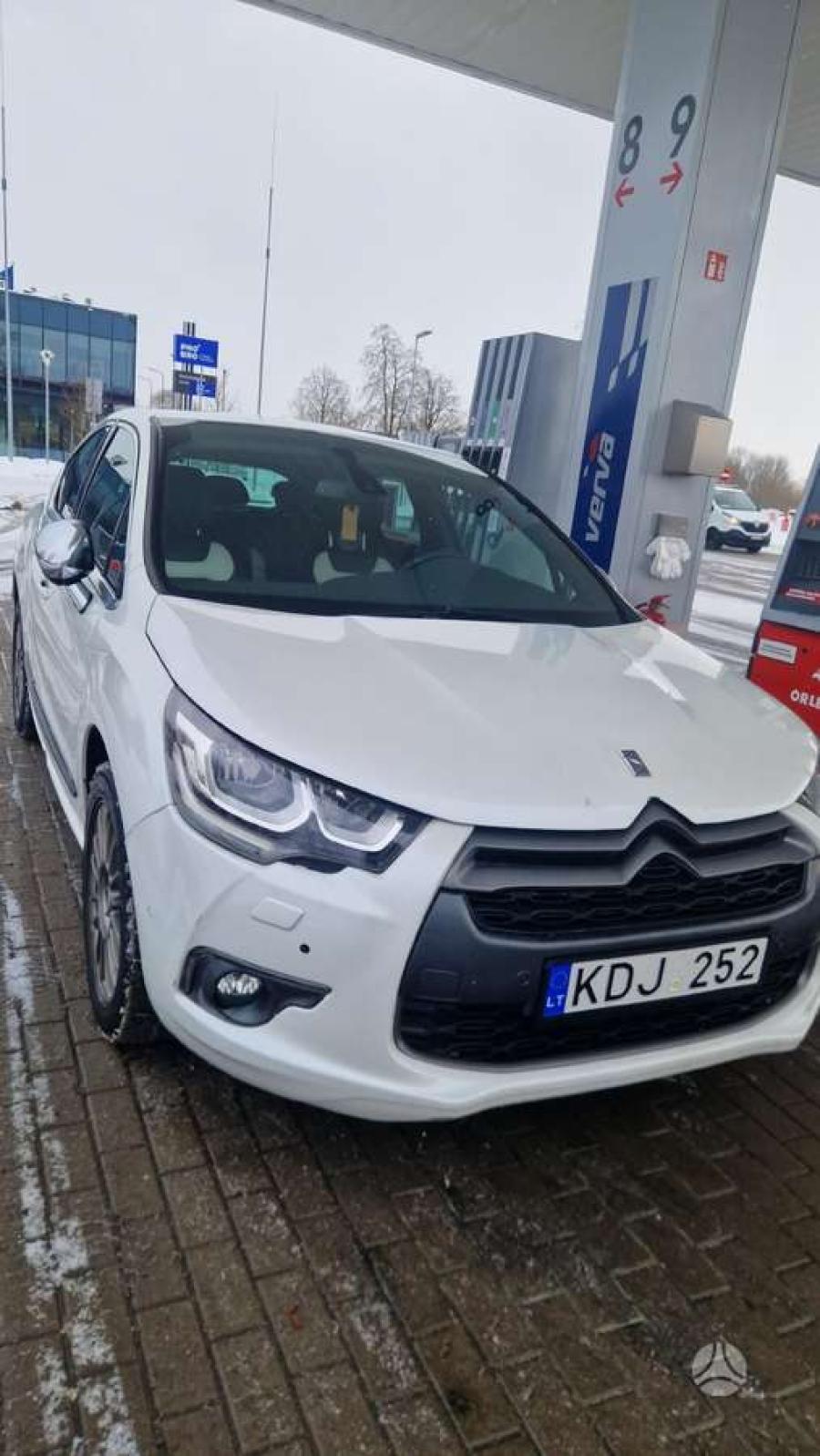 Balts Citroen DS4 2011 Panevēža, ar dzinēja tilpumu 1.60 L un nobraukumu 127 tūkst. km par 3700 €, foto 12 vietnē AUTOMOTO.COM.LV