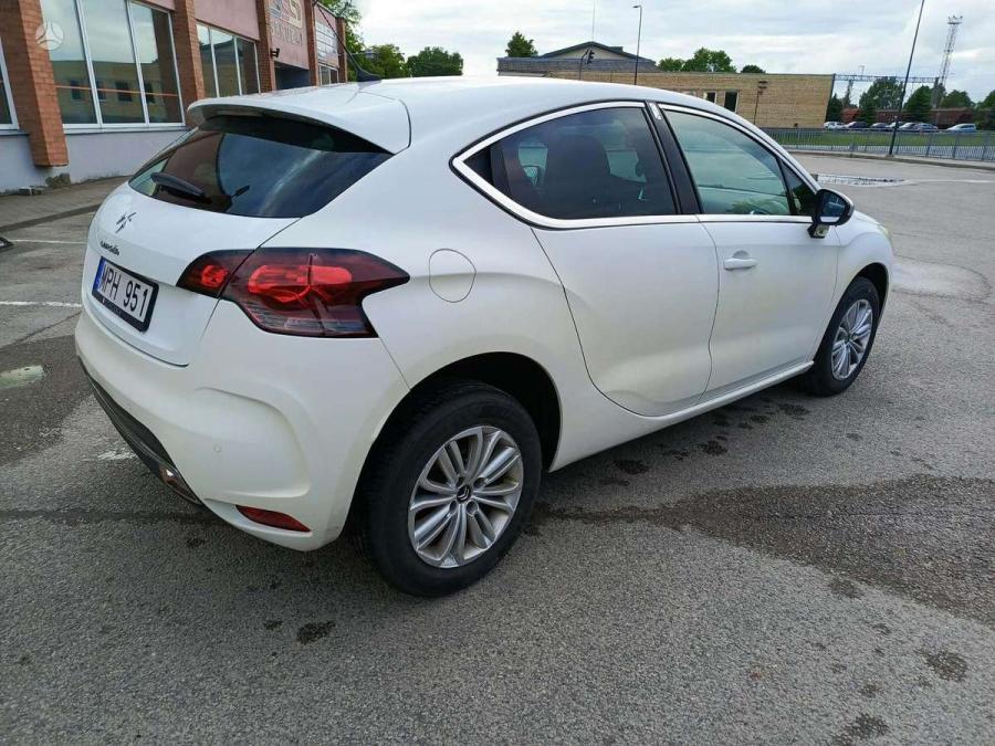 Balts Citroen DS4 2011 Plungė, ar dzinēja tilpumu 1.60 L un nobraukumu 308 tūkst. km par 2800 €, foto 1 vietnē AUTOMOTO.COM.LV
